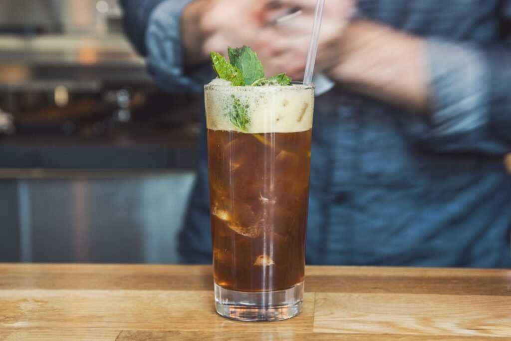 How to Choose the Perfect Ice Shape for Your Cocktails - Craft Yours ...